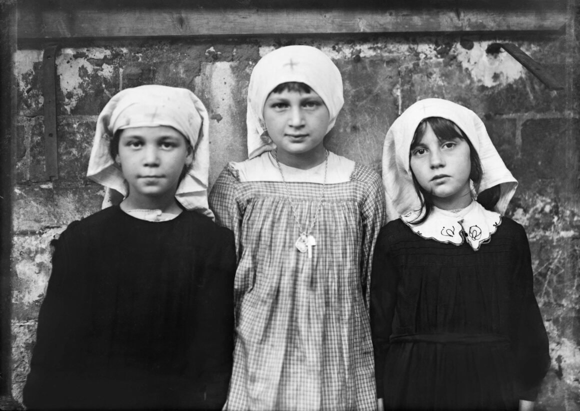 What Is Documentary Photography? Exploring Its Origins, Icons, and ...