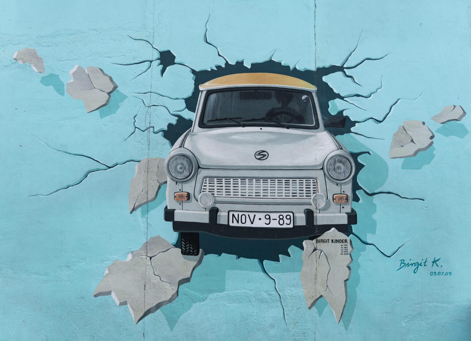 Fall of the Wall, 35 Years On: How Berlin Became a City for Graffiti ...