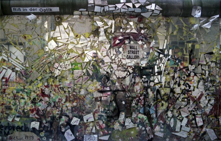 Fall of the Wall, 35 Years On: How Berlin Became a City for Graffiti ...